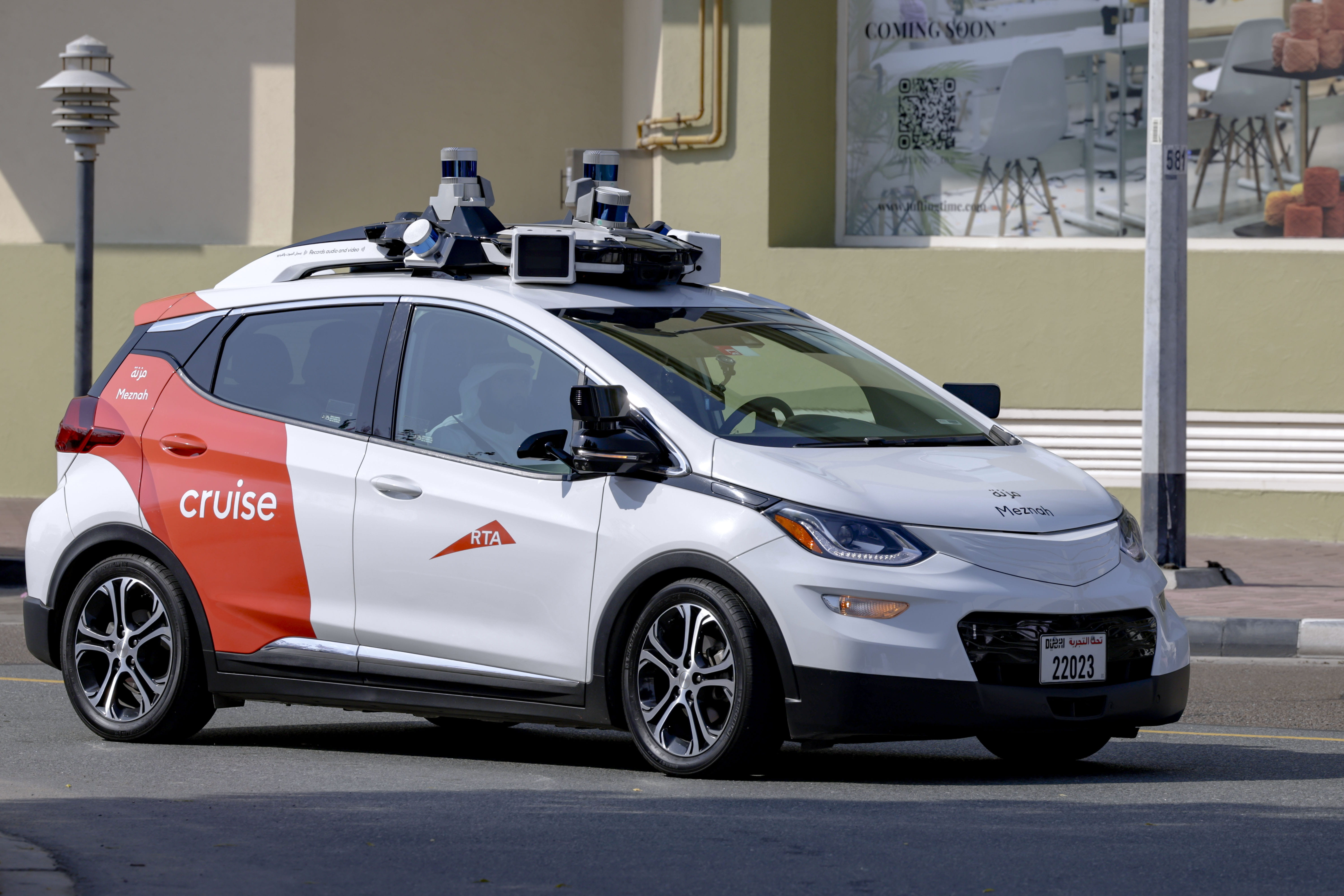 Hamdan bin Mohammed goes on first test ride of Cruise autonomous ...