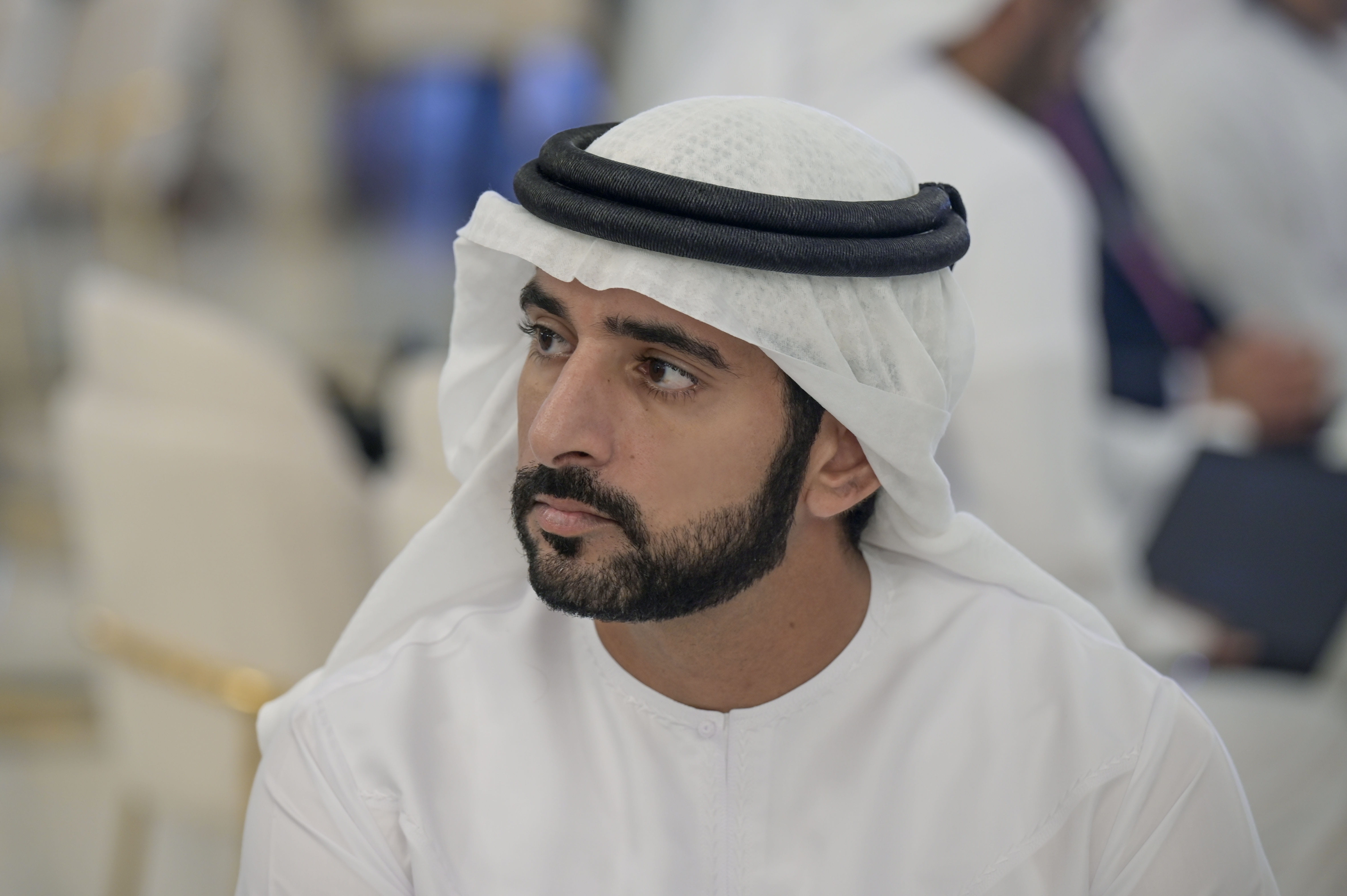 Hamdan bin Mohammed meets prominent business leaders at Dubai Majlis