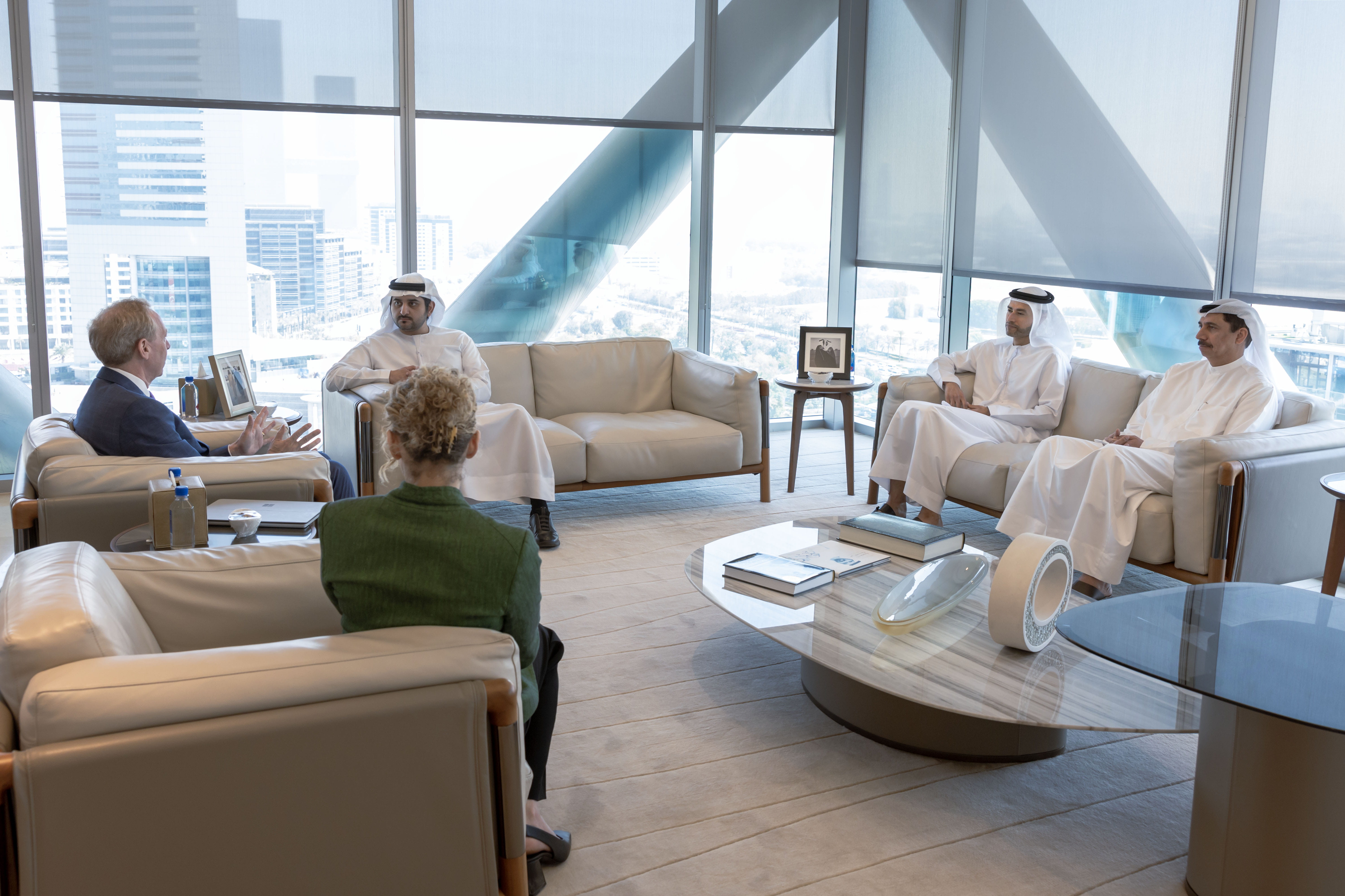 Maktoum bin Mohammed meets with Microsoft’s Vice Chair and President