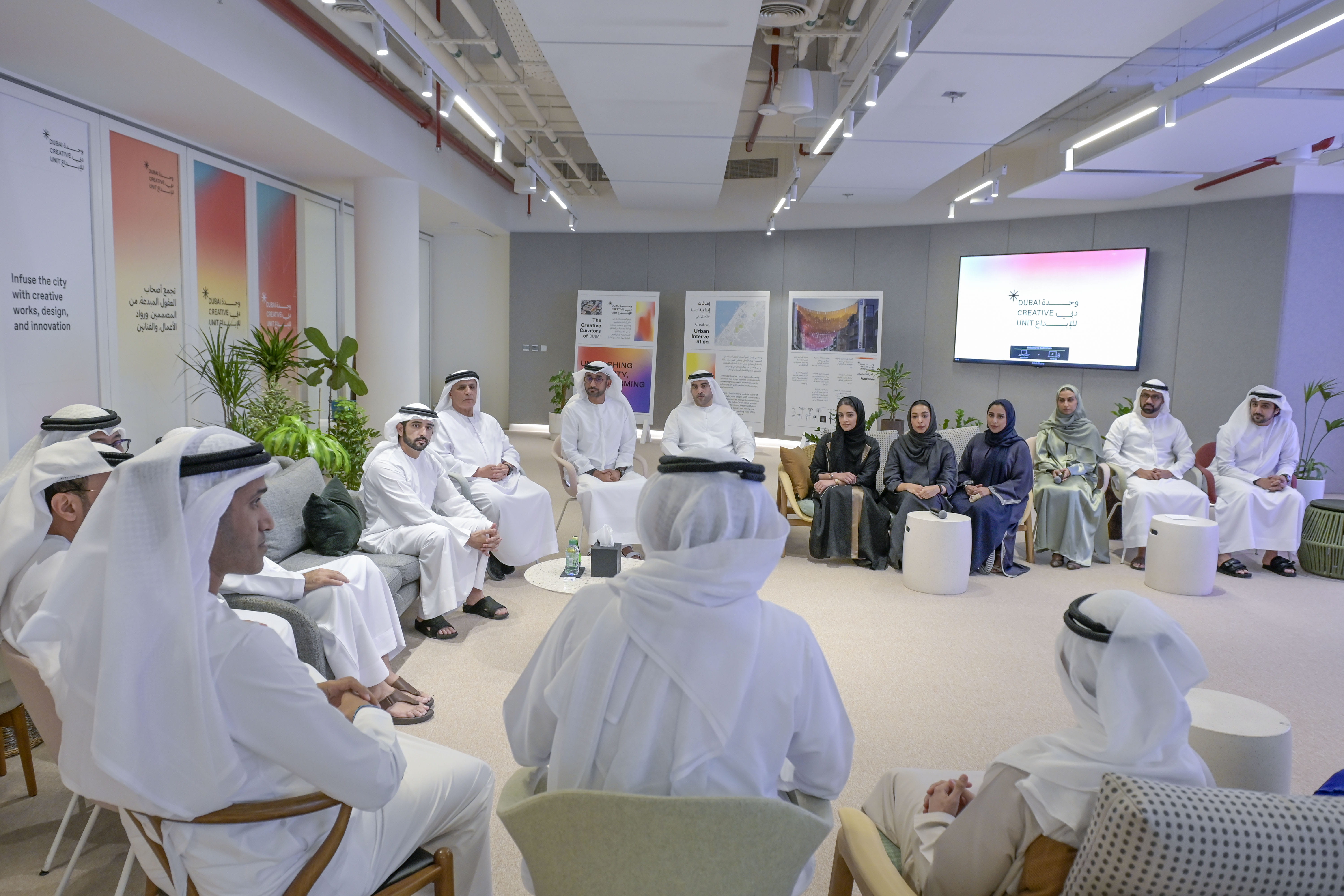 Hamdan bin Mohammed meets with a group of creatives in Dubai