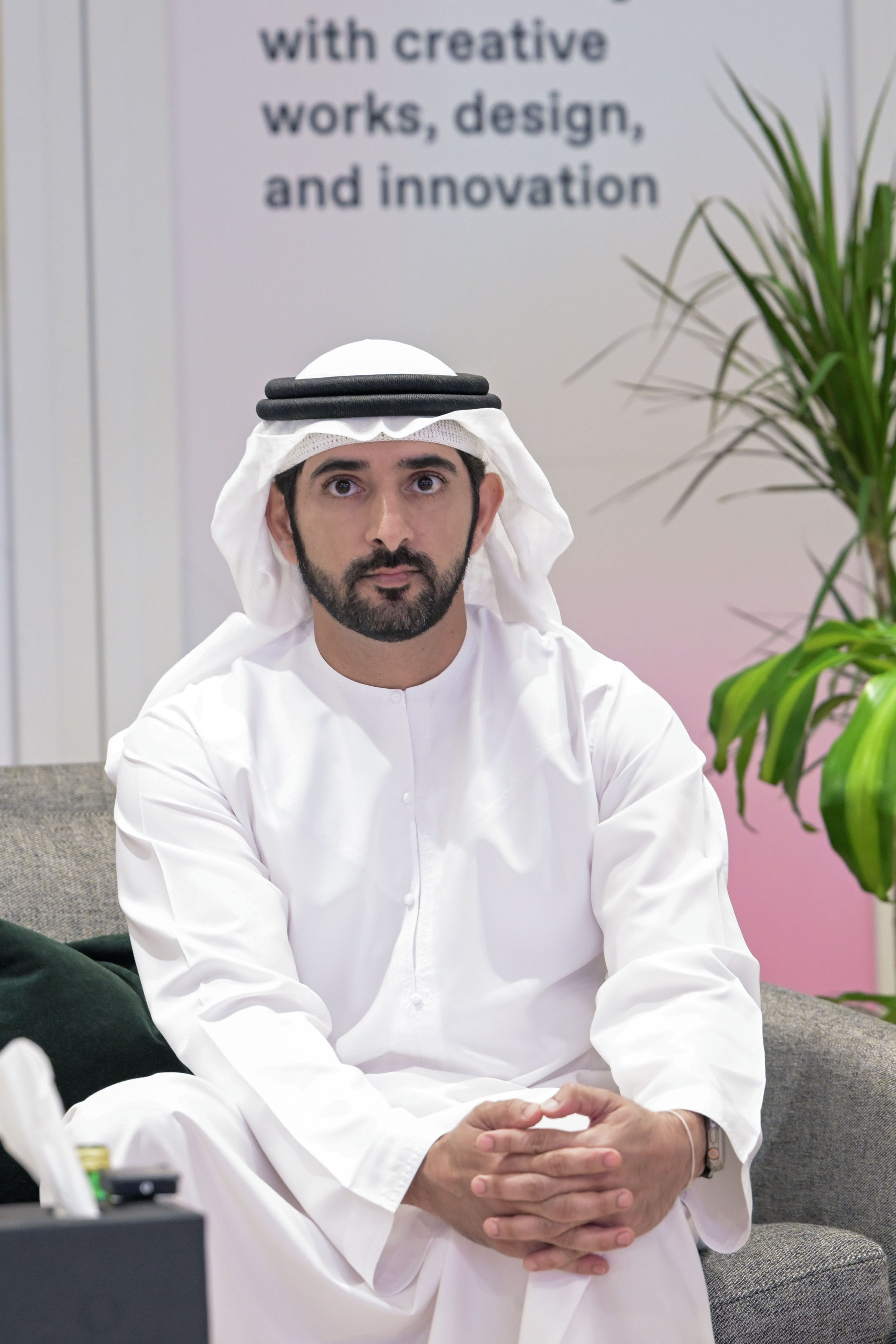 Hamdan bin Mohammed meets with a group of creatives in Dubai