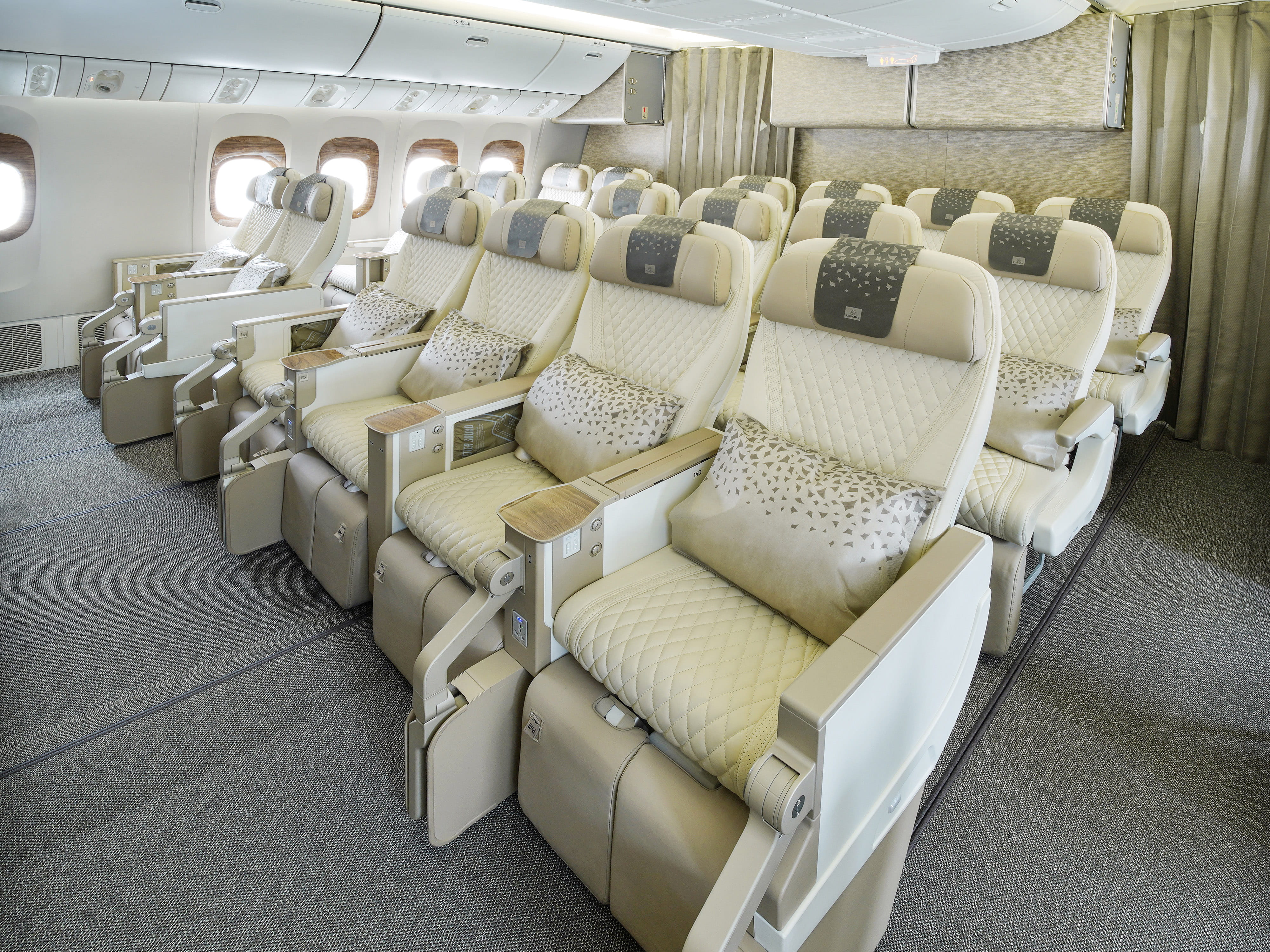 Emirates' first retrofitted 777 aircraft featuring its latest cabin ...