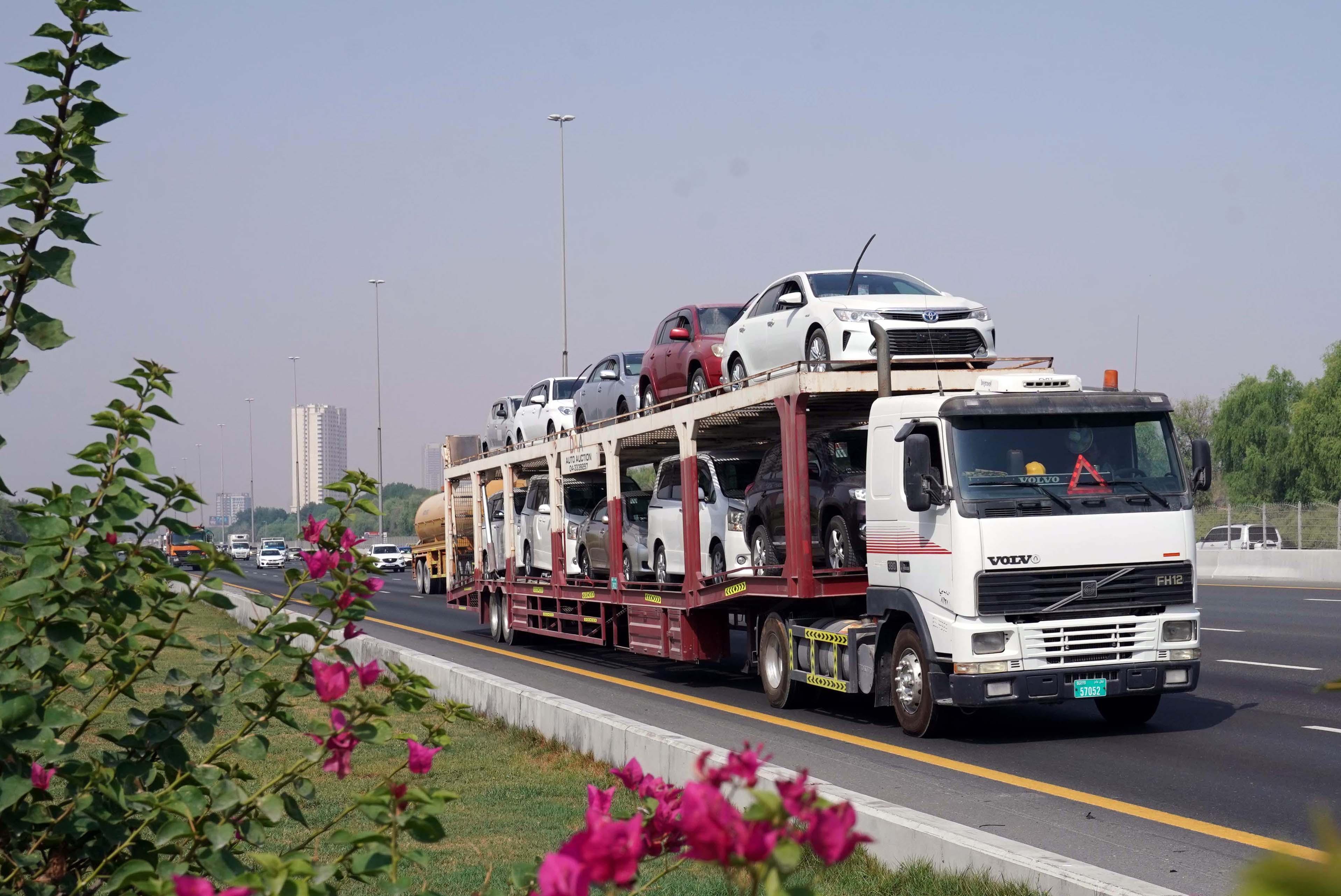 RTA and Dubai Police announce evening peak truck ban on Emirates Road ...