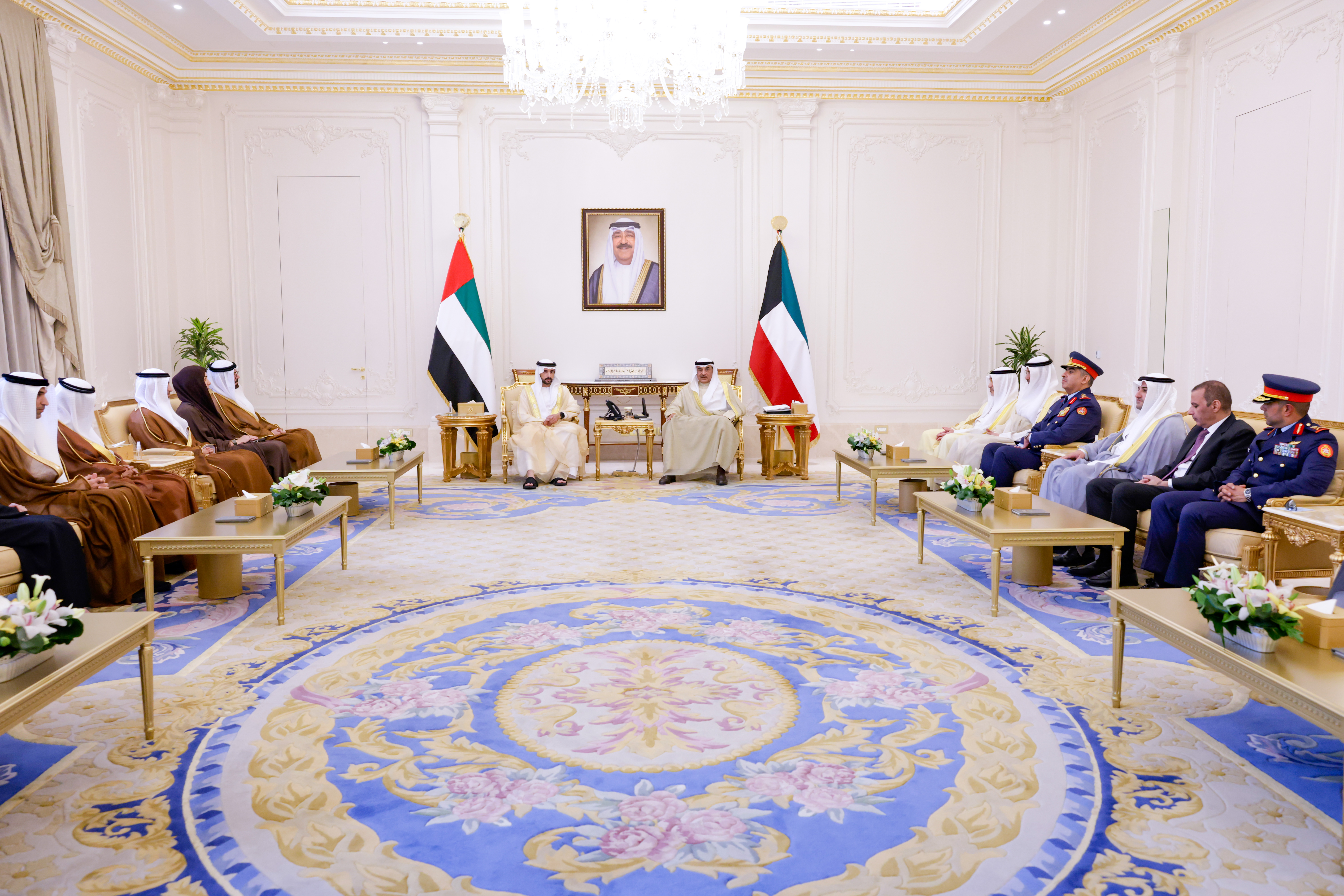 Hamdan bin Mohamed meets with the Crown Prince of Kuwait