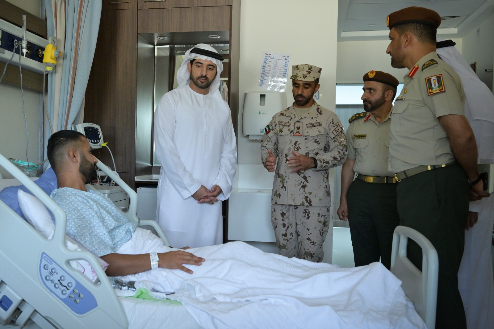 Hamdan bin Mohammed visits injured UAE Armed Forces servicemen at Zayed ...