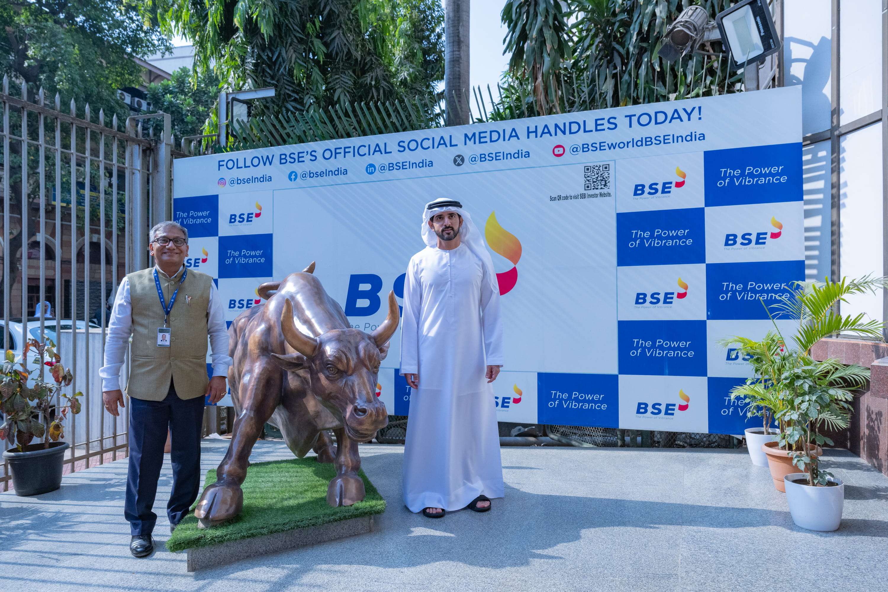 Hamdan bin Mohammed visits Bombay Stock Exchange and rings opening bell