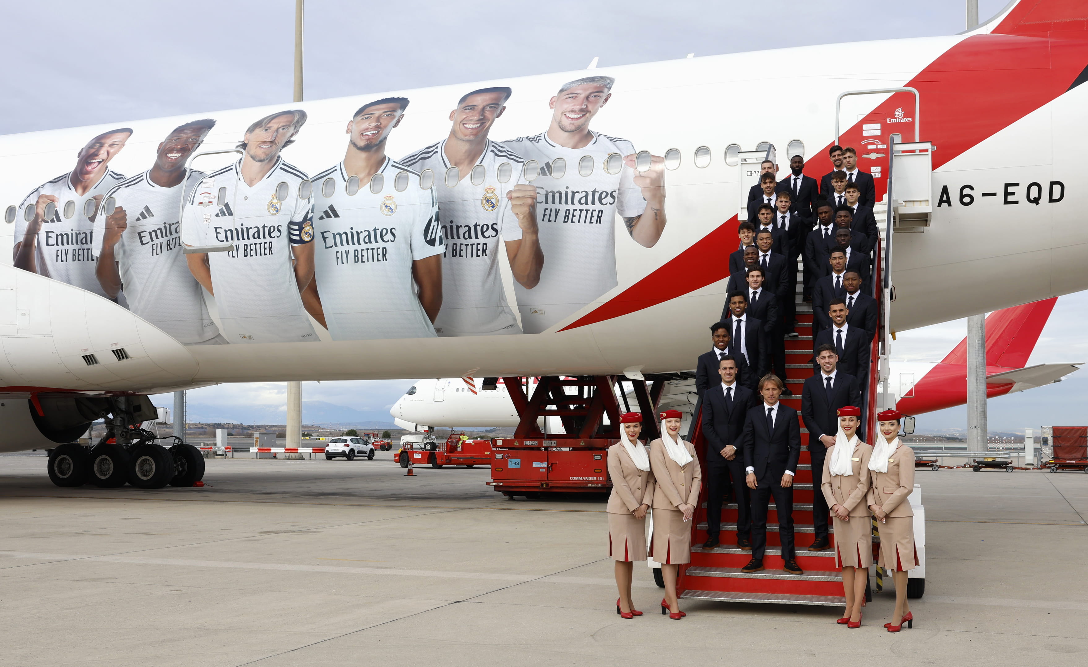 Emirates unveils new Real Madrid Livery on its Boeing 777